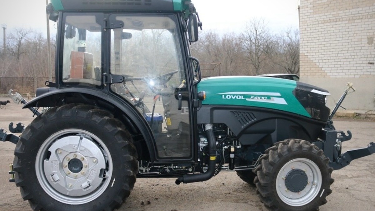 Хмельницьке агропідприємство закупило ексклюзивну партію тракторів Lovol F4100 — Біржа ...