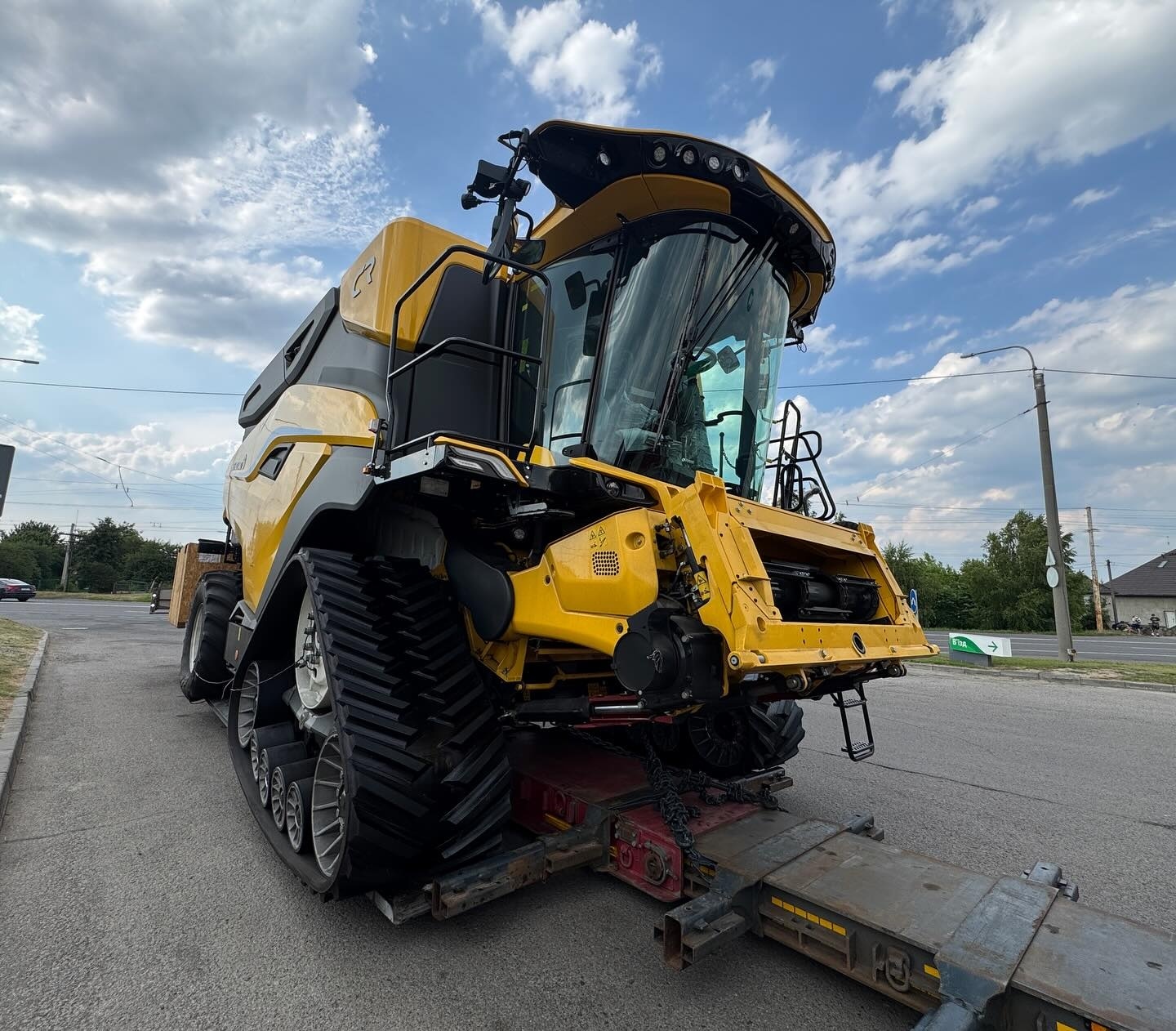 Агротерра озвучила ціну на перший в Україні комбайн New Holland CR11 — Біржа сільгосптехніки ...