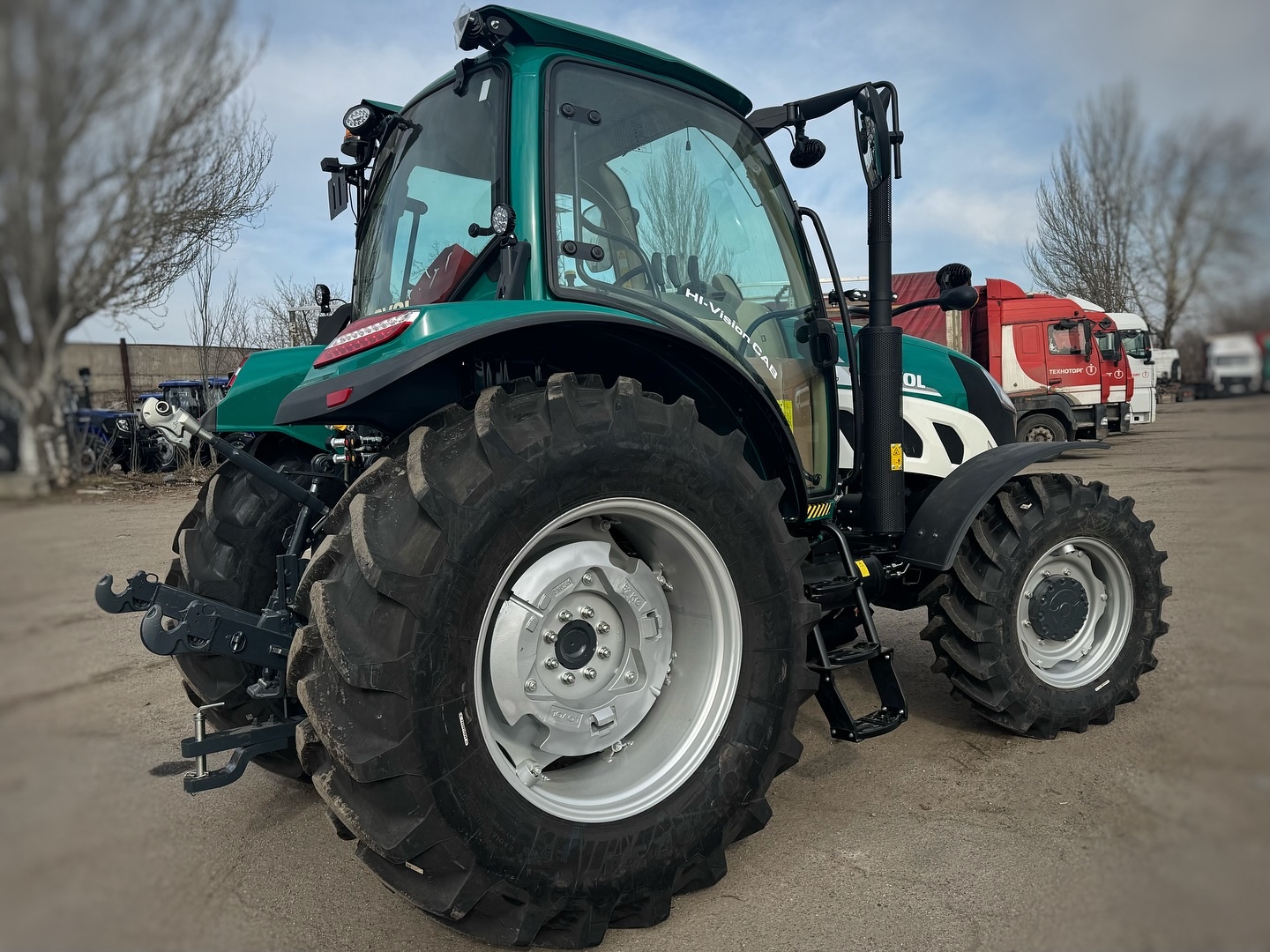 Техноторг завіз на ринок України перший трактор Lovol P4110 у новому дизайні — Біржа ...