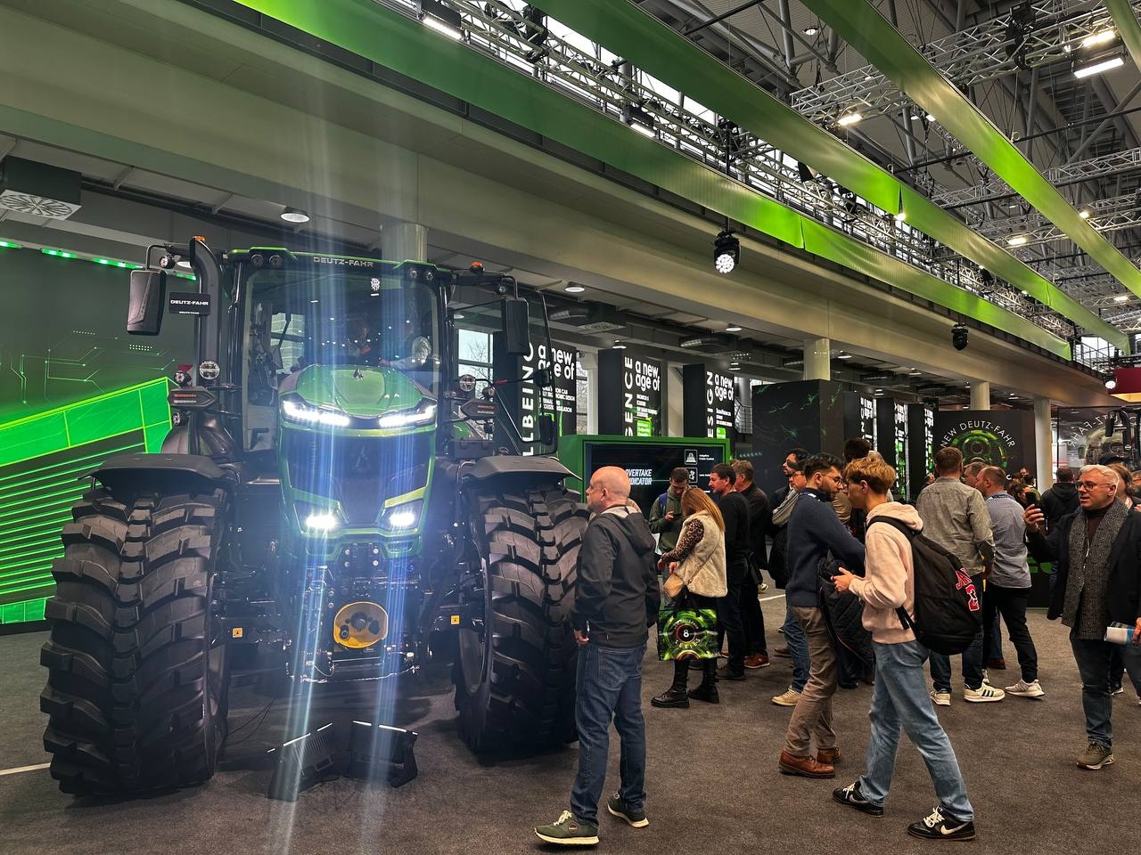 Deutz-Fahr представив на Agritechnica 2025 нову серію тракторів 8 TTV ...