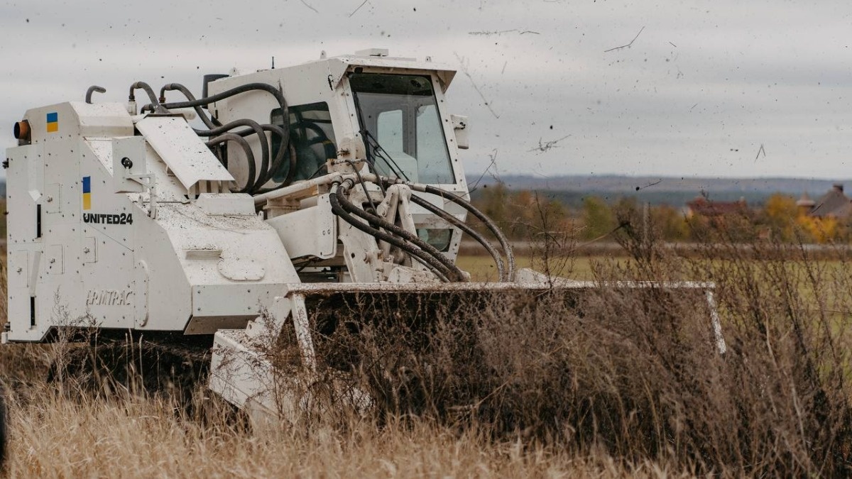 В Україні з'явилася найбільша і найефективніша машина для розмінування ...
