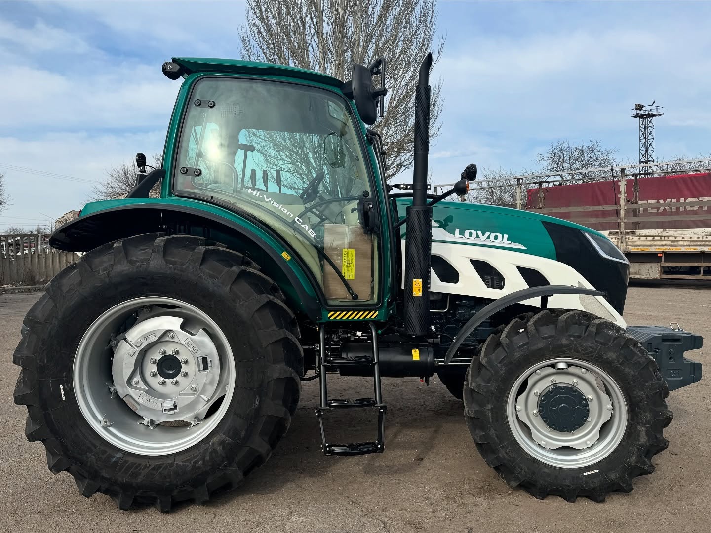 Техноторг завіз на ринок України перший трактор Lovol P4110 у новому ...