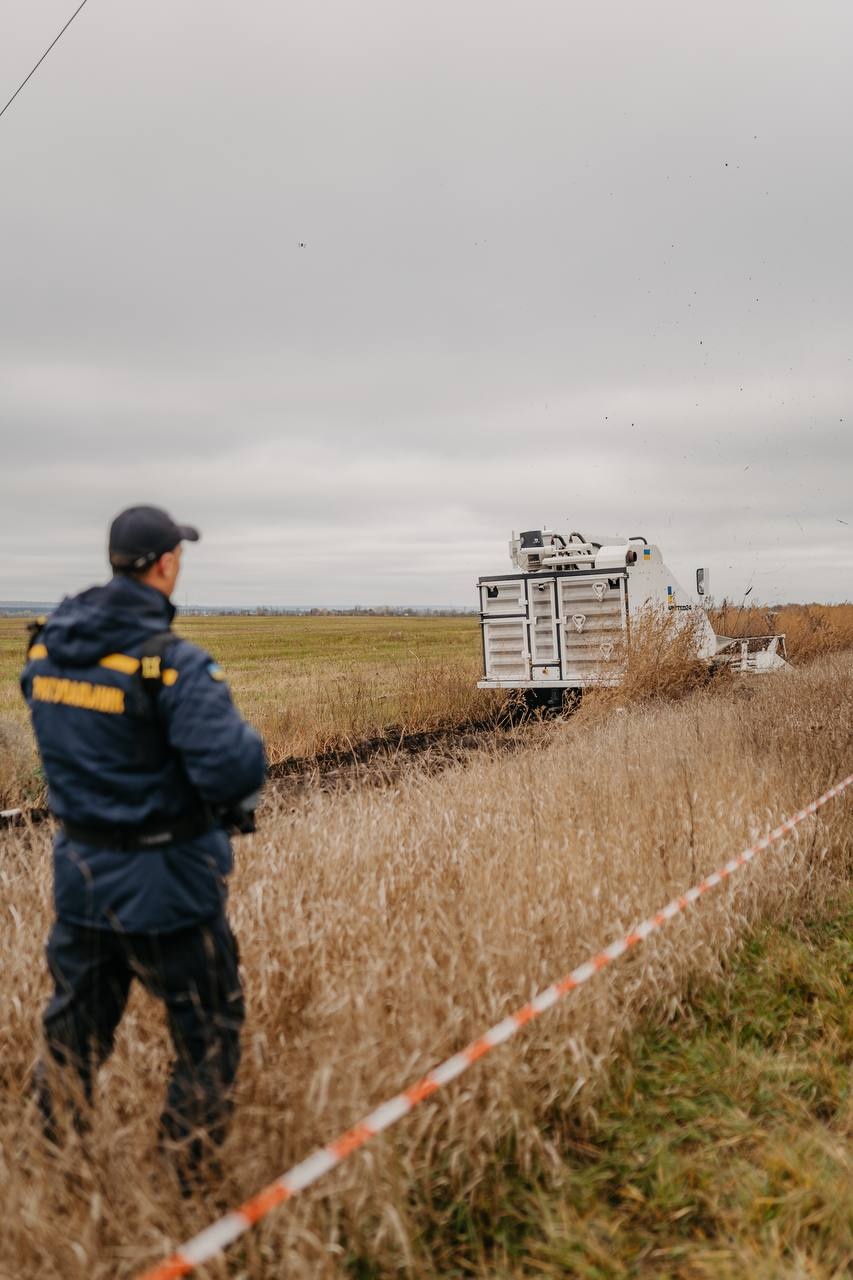 В Україні з'явилася найбільша і найефективніша машина для розмінування ...