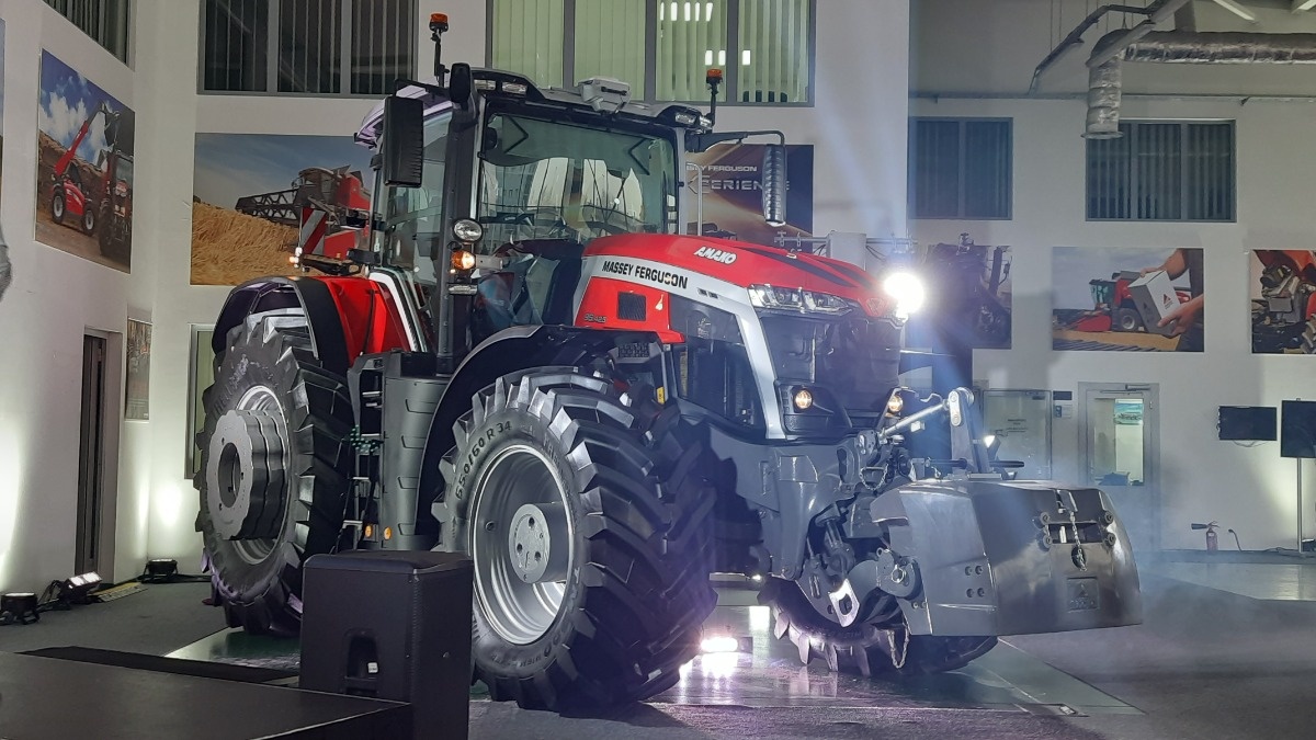 Українським агаріям вперше представлено 425-сильний трактор Massey Ferguson 9S.425 — Біржа ...